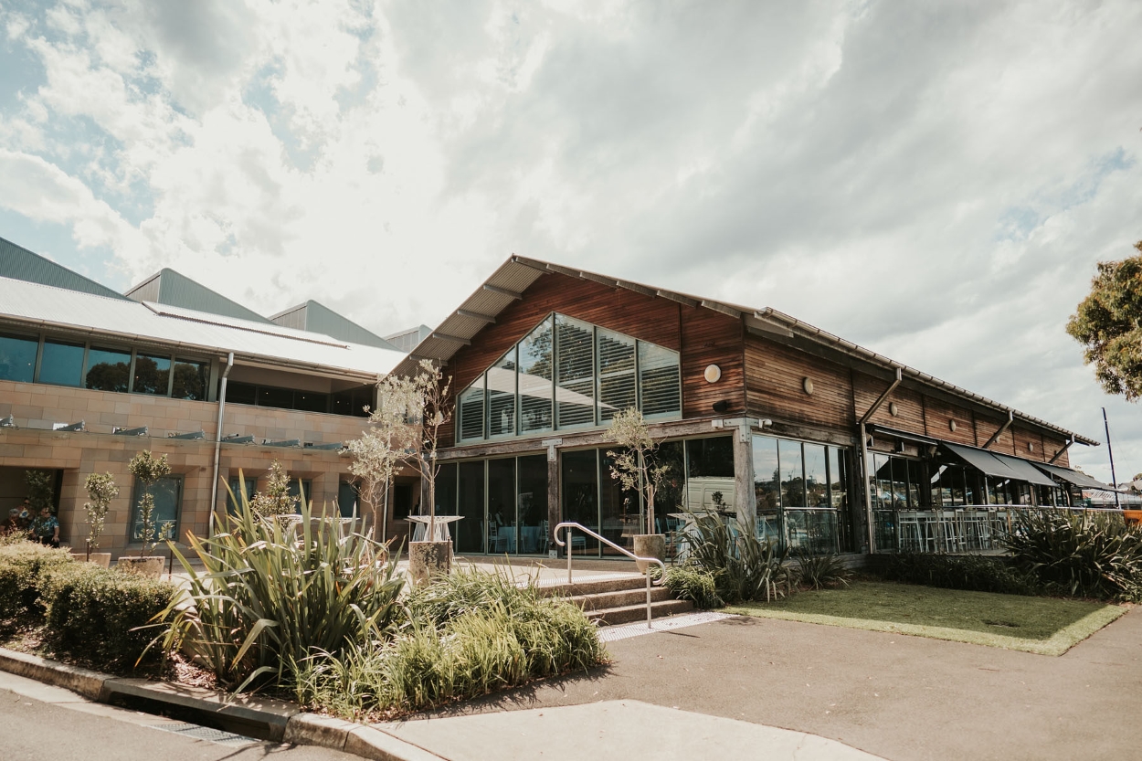 Club Dining | Casual Waterfront Dining | Regatta Club